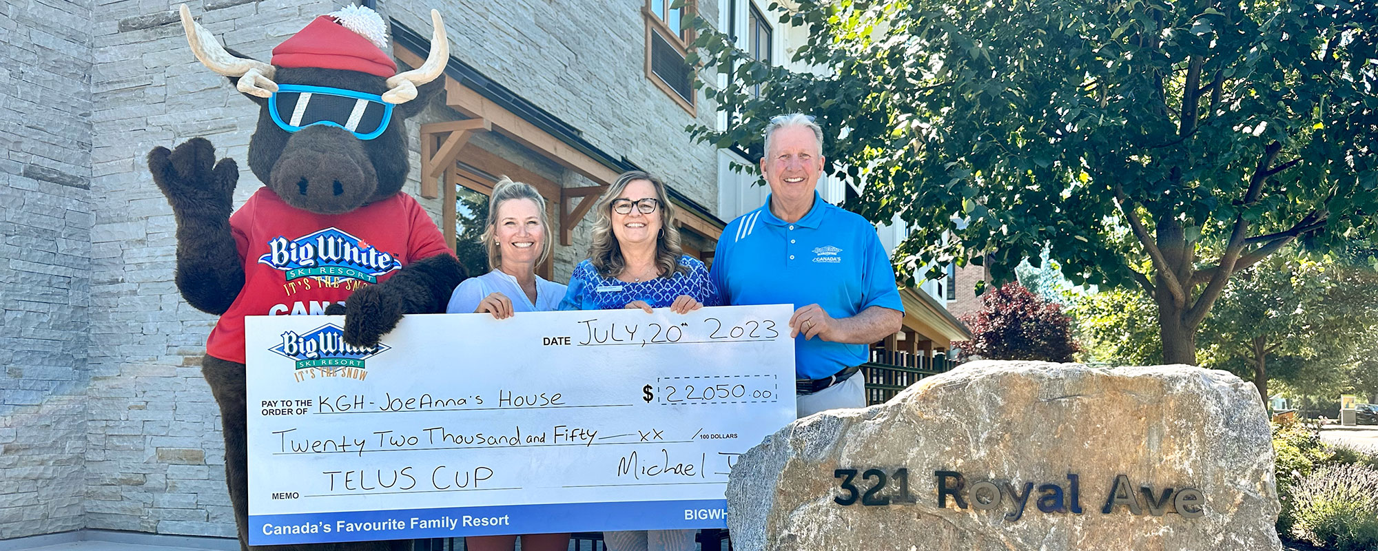 Big White Ski Resort Gives Back: $22,050 Donation to JoeAnna's House ...