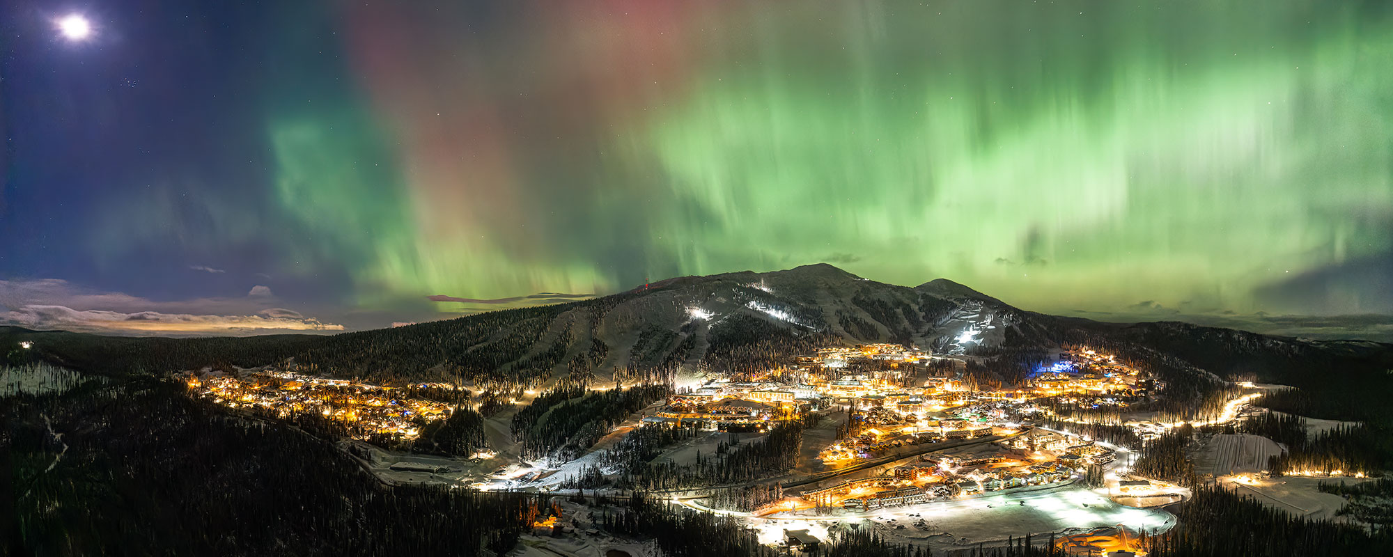Witness Nature's Grandeur: The Northern Lights at Big White Ski Resort ...